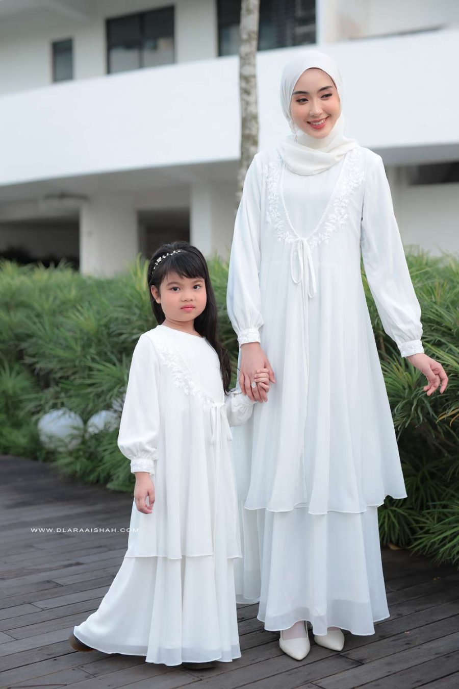 MEDEENA ABAYA – WHITE – DLARAAISHAH