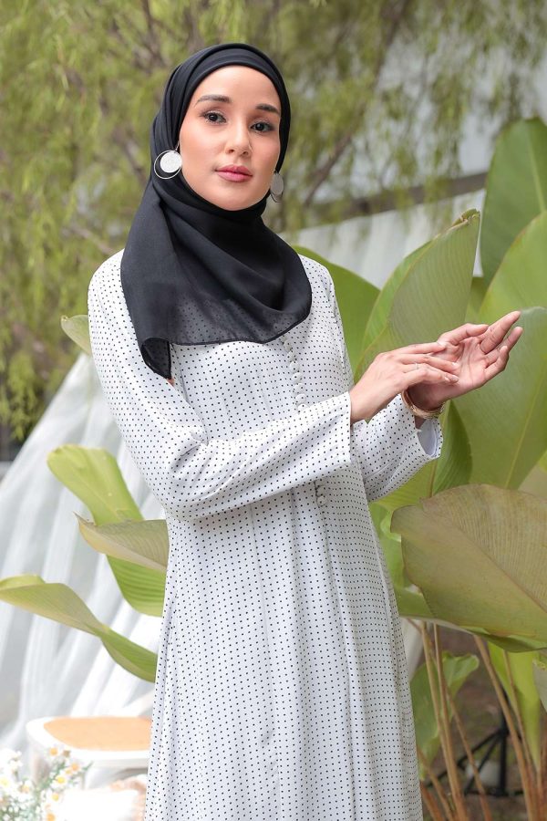 RAESHA KEBAYA KURUNG – WHITE MINI SQUARE – DLARAAISHAH